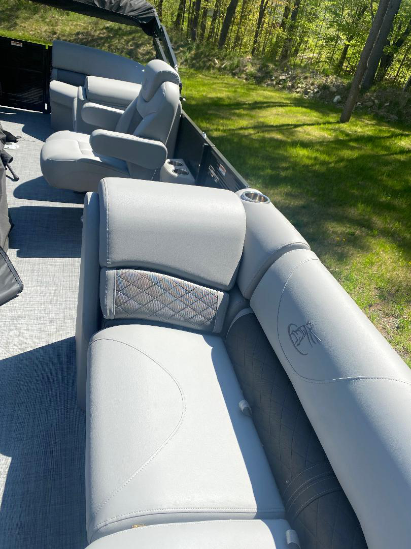 Preowned Boats In The Berkshires, Preowned Pontoon Boats In The Berkshires